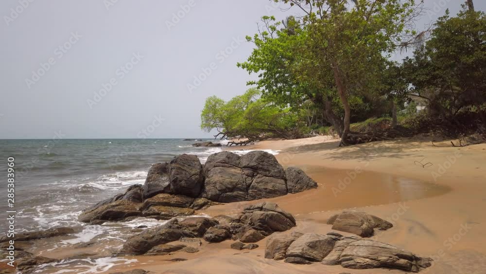 Plage de Kribi au Cameroun / Kribi Beach in Cameroon Stock ビデオ | Adobe ...
