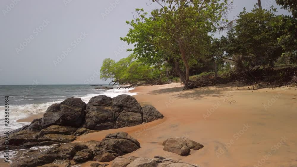 Plage de Kribi au Cameroun / Kribi Beach in Cameroon Stock ビデオ | Adobe ...