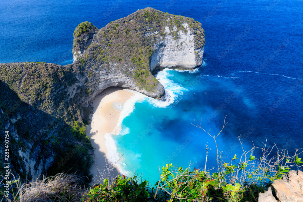 Aerial view of Kelingking Beach aka T-Rex Head Beach in Nusa Penida ...