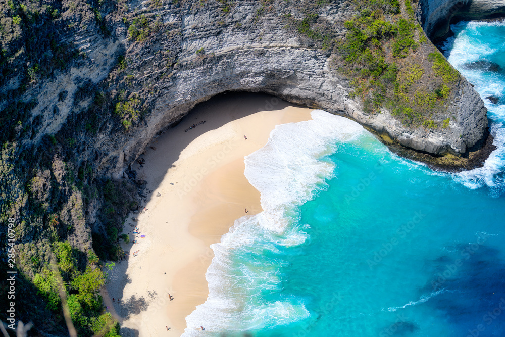 Aerial view of Kelingking Beach aka T-Rex Head Beach in Nusa Penida ...