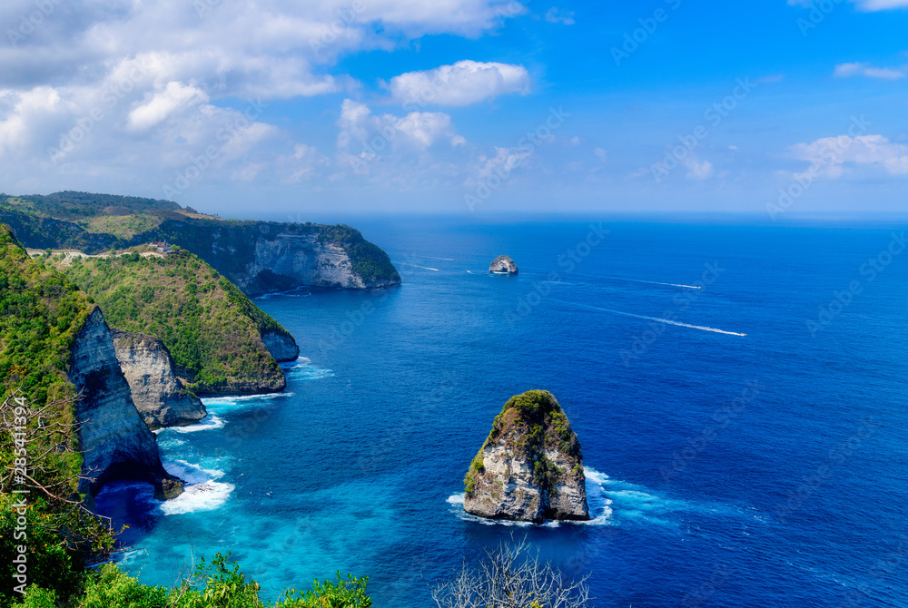 Aerial view of Kelingking Beach aka T-Rex Head Beach in Nusa Penida ...