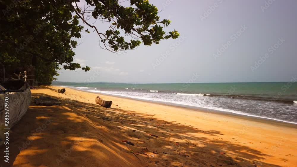 Plage de Kribi au Cameroun / Kribi Beach in Cameroon Stock ビデオ | Adobe ...