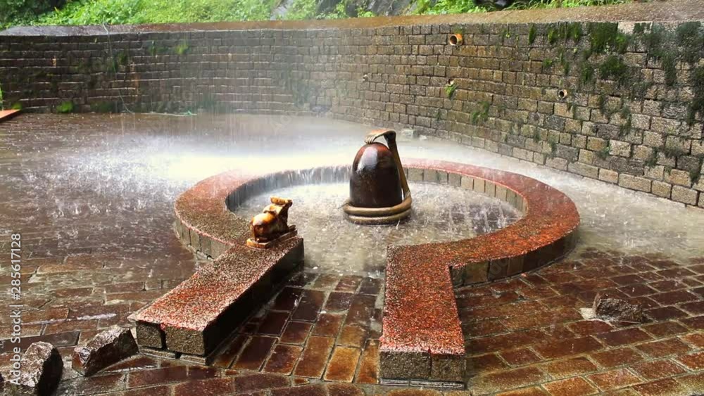 Waterfall on Shiva Linga at Anjani Mahadev temple in Solang Valley ...