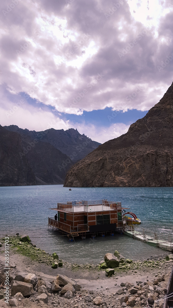 Floating Hotel at Beautiful tourist place and blue water lake Stock ...
