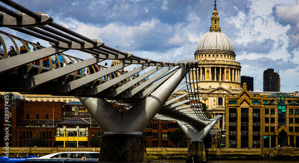 Poster St Paul's Cathedral from the Millennium Bridge – Wall Art ...