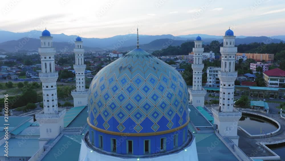 Aerial footage of beautiful mosque and the most famous tourist spot ...