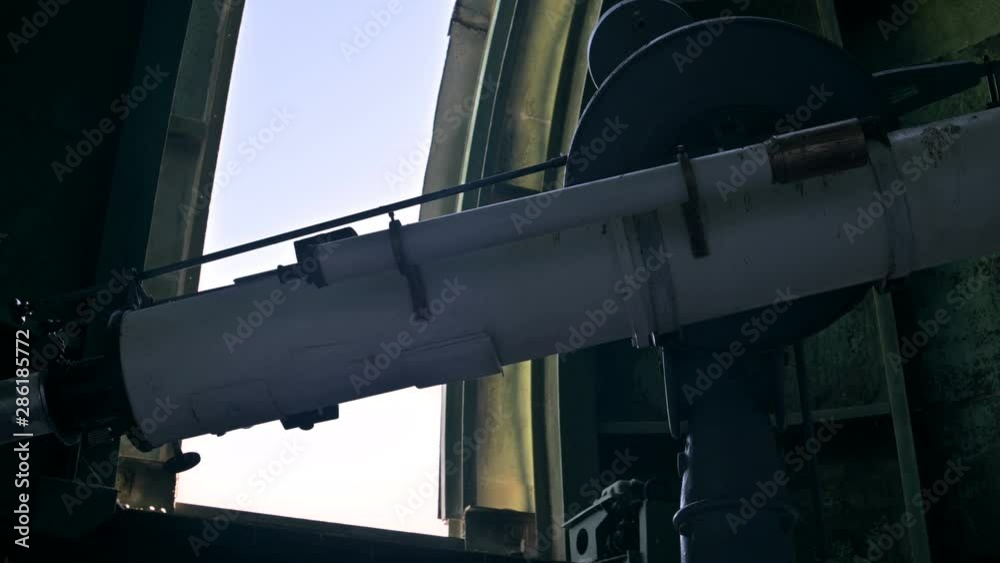 Closure of the shutter window mechanism of the observer dome of the ...