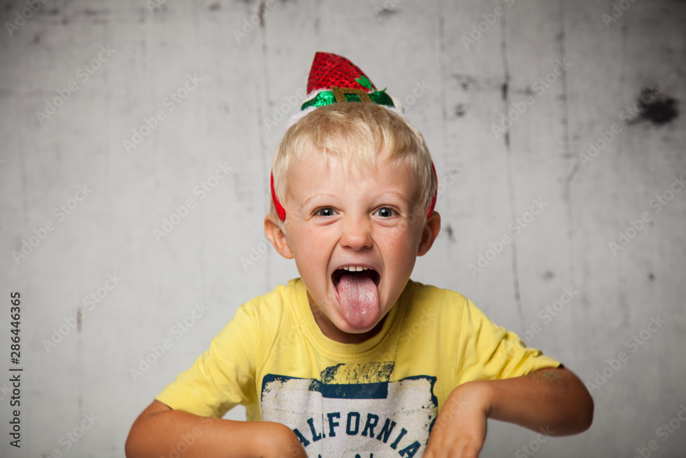 Zunge raus strecken Stock Photo | Adobe Stock