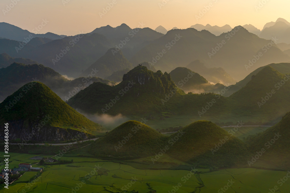 Foto de Beautiful landscape with rice paddy field of Fairy bosom or ...