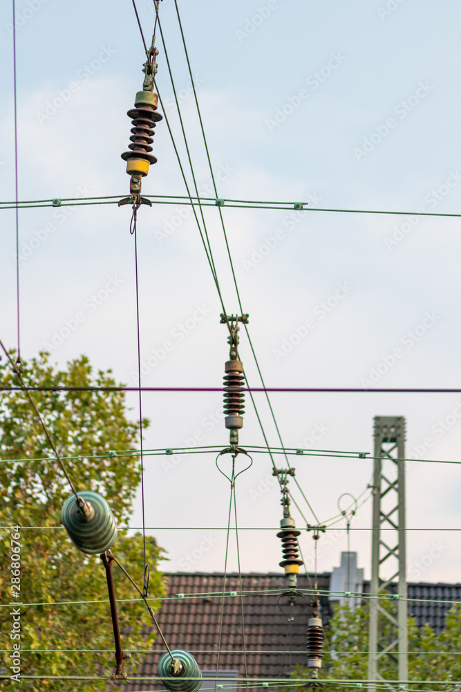 Kappenisolatoren und Porzellanisolatoren Freileitung isolierend und ...