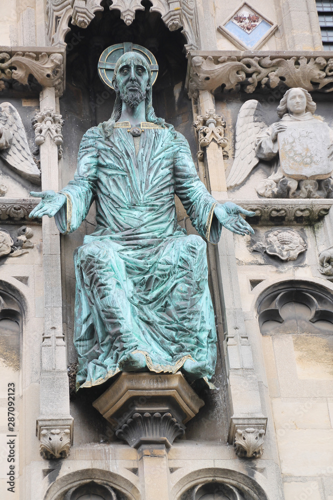 Foto de Jesus Christ Statue of the canterbury cathedral in england do ...