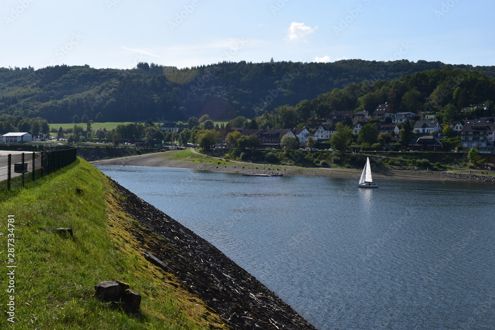Sommer an Rursee und Obersee, Rurberg im NAtionalpark Eifel Stock Photo ...
