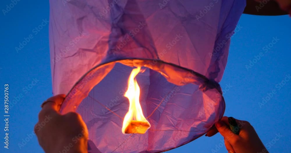 Vídeo do Stock: Balloon fire Sky lantern flying lanterns, hot-air ...