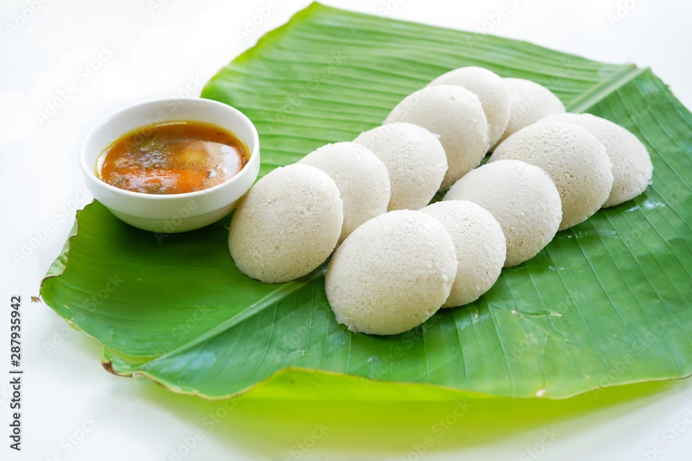Idlis /Steamed rice cakes - South Indian breakfast served in banana ...