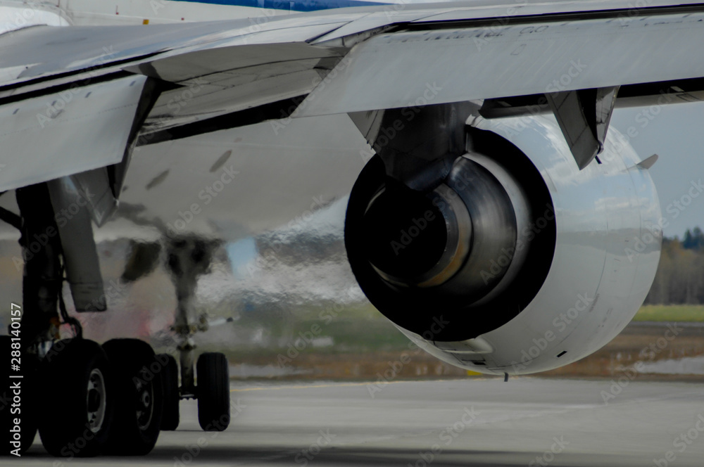 engine cargo plane dc-10 Stock Photo | Adobe Stock