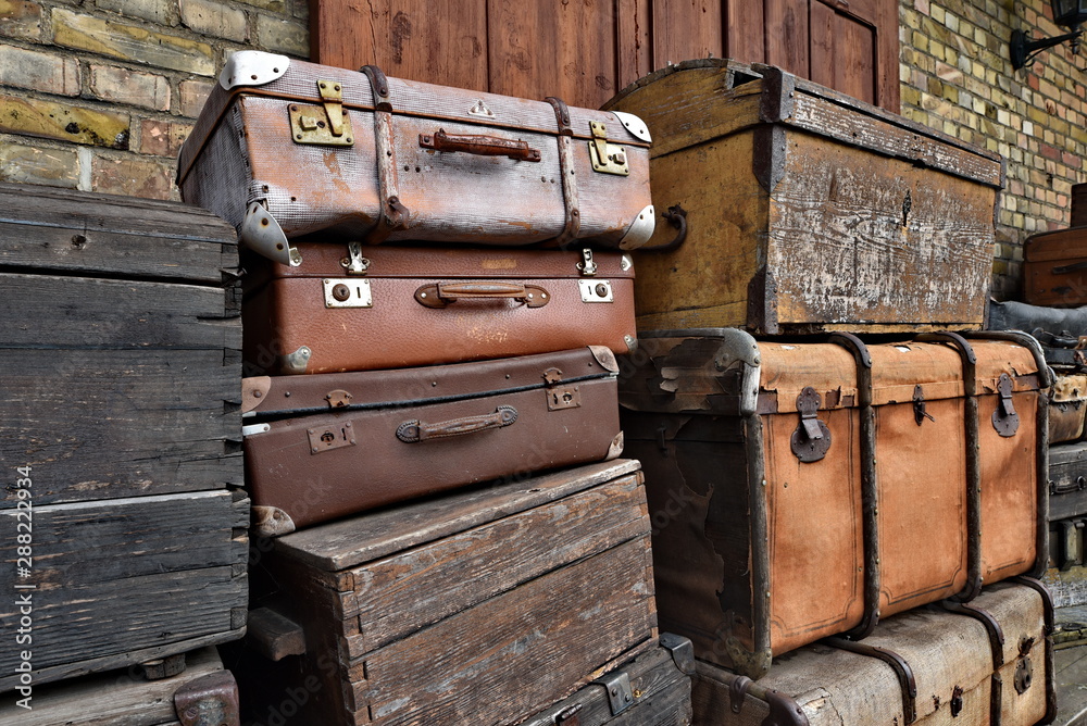 Alte Koffer am ehemaligen Bahnhof Burg (Spreewald) Stock Photo | Adobe ...