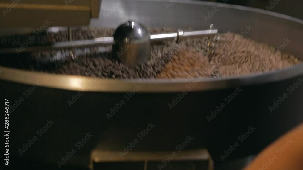 Vidéo Stock Coffee Roasting Process. Coffee beans in large roasting ...