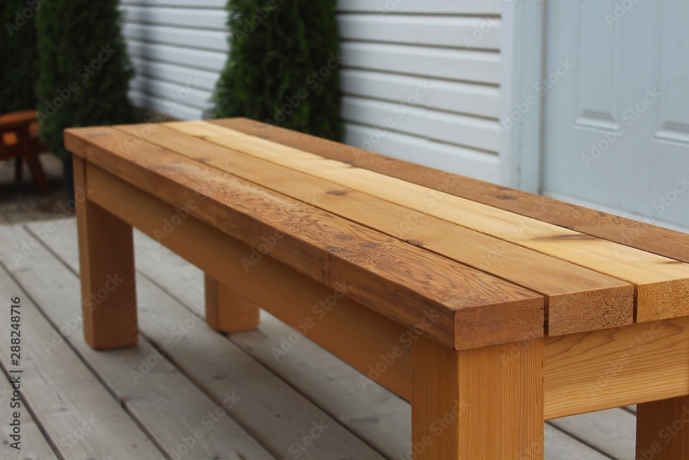 Banc de cèdre rouge de l'ouest canadien foto de Stock | Adobe Stock
