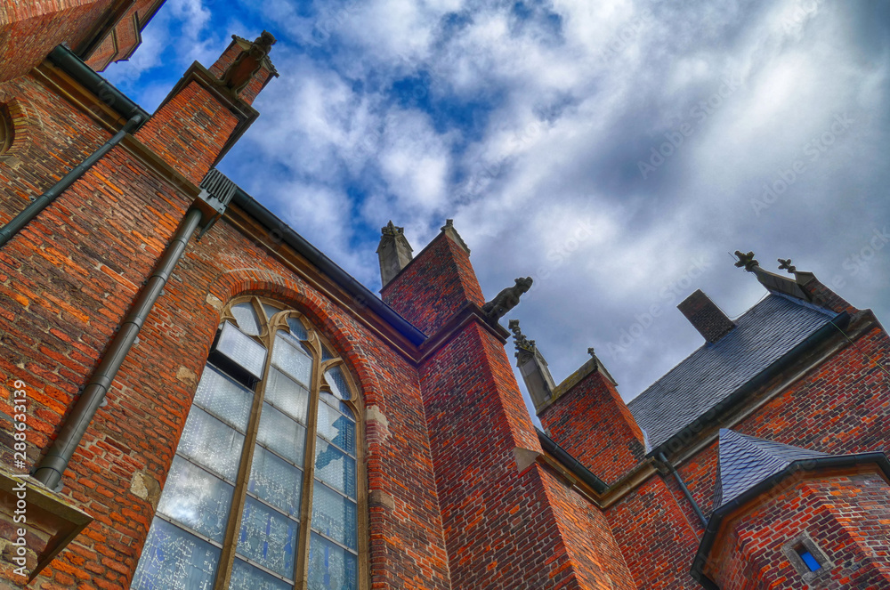Historische Kirchenfassade in der Altstadt von Kleve Stock Photo ...