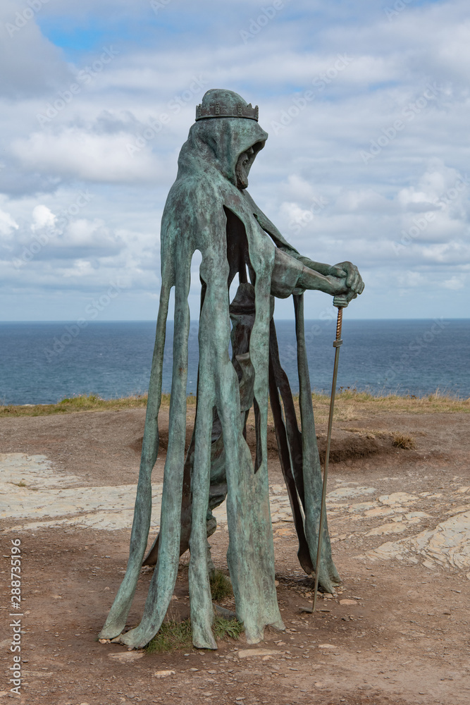 King Arthur bronze statue at Tintagel North Cornwall coast Stock Photo ...