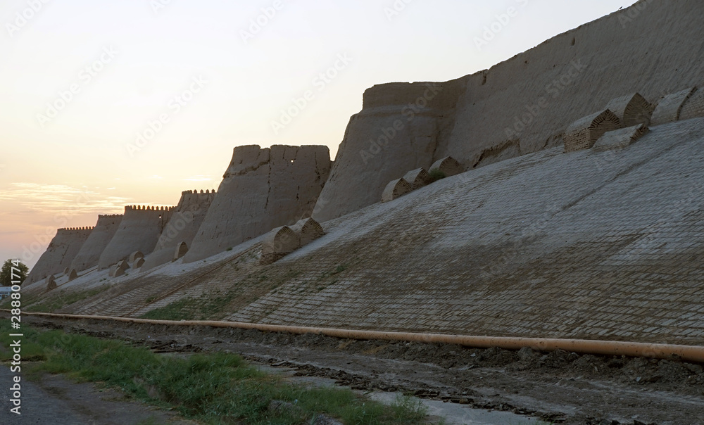 Khiva’s western walls protecting the Ichon Kala (walled citadel) Stock ...