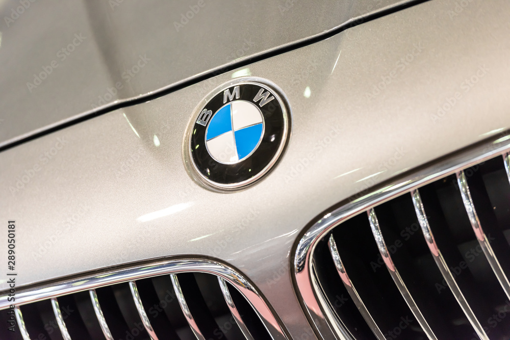 BUCHAREST, ROMANIA - OCTOBER 31, 2014: BMW Sign Close Up. Bayerische ...