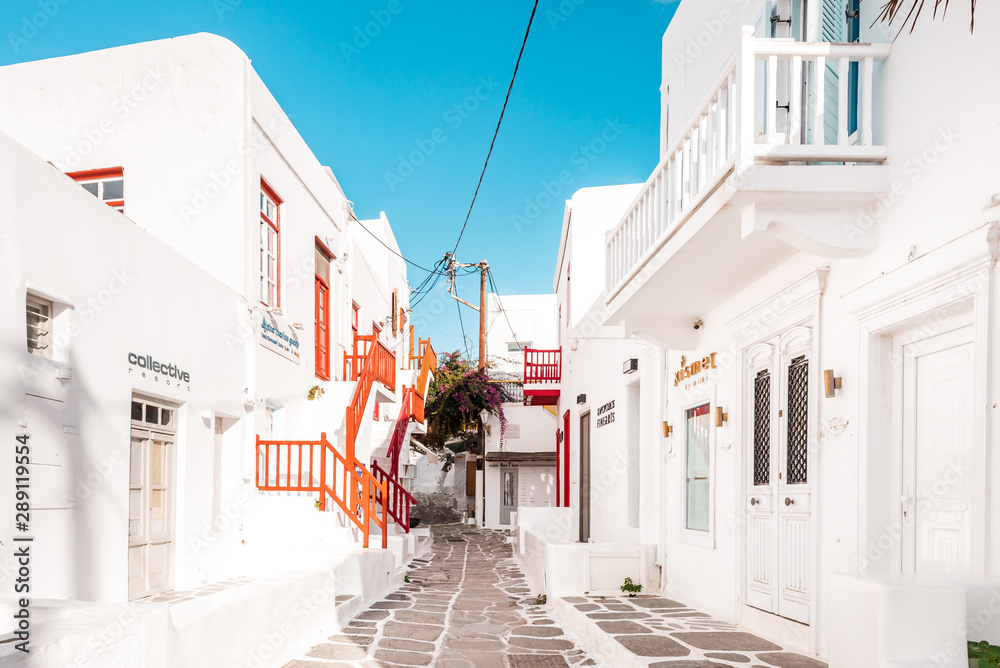 Typical Greek architecture in the white, cobbled alleys of Mykonos town ...