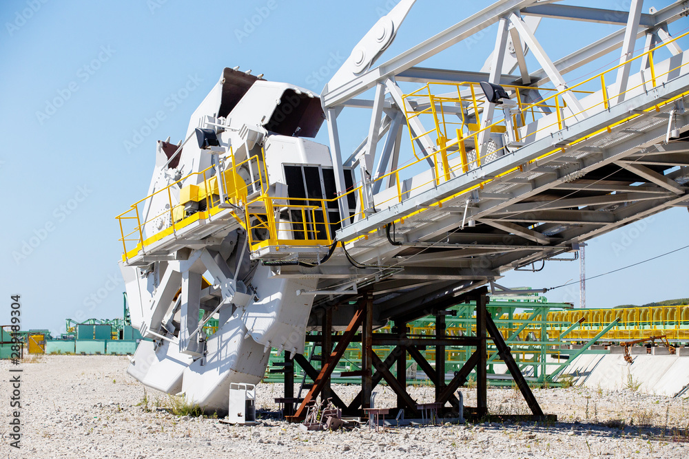 New Stacker-reclaimer for stacking coal or other bulk material and ...