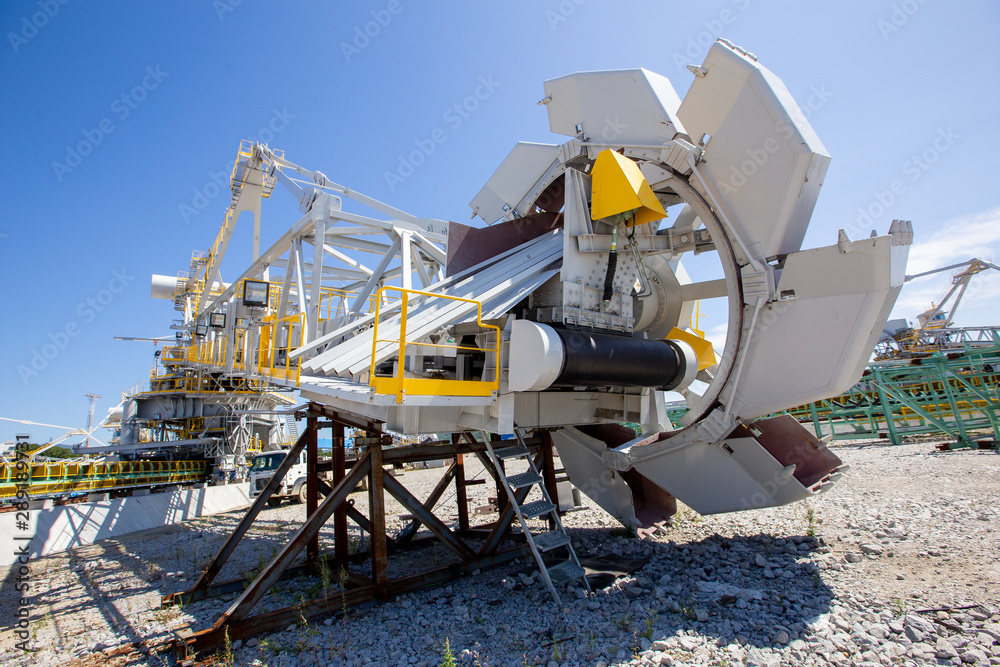 New Stacker-reclaimer for stacking coal or other bulk material and ...