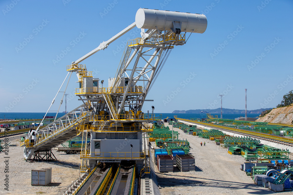 New Stacker-reclaimer for stacking coal or other bulk material and ...