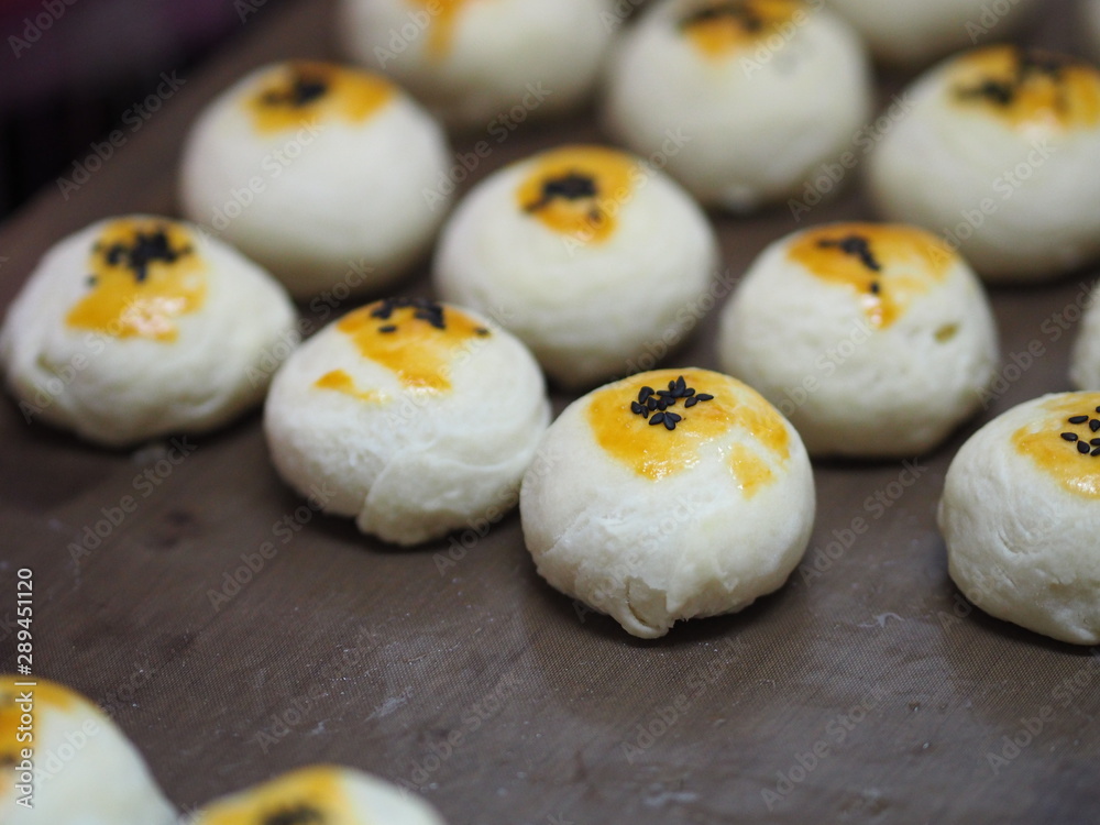 Dessert Moon cake, Chinese Puff Pastry, Bean cake with salted egg yolk ...