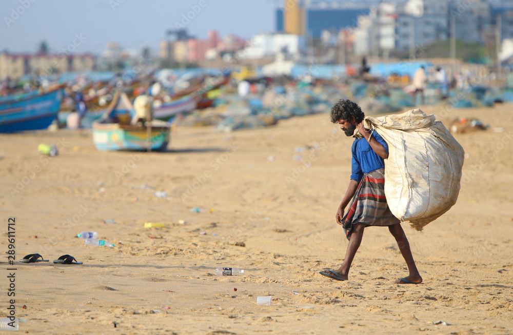 Poster Plastic waste collector in beach – Wall Art | UkPosters