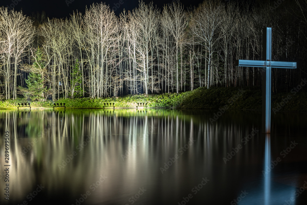 Cross on the water with an inverted reflection in a beautiful nature ...