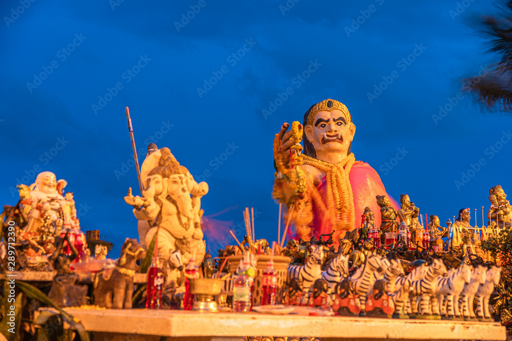 The giant statue in Sunthorn Phu's literature is located at the ...