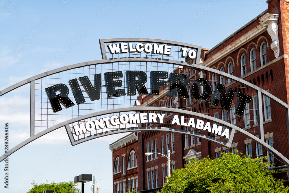 Welcome to Riverfront park illuminated sign with buildings in ...