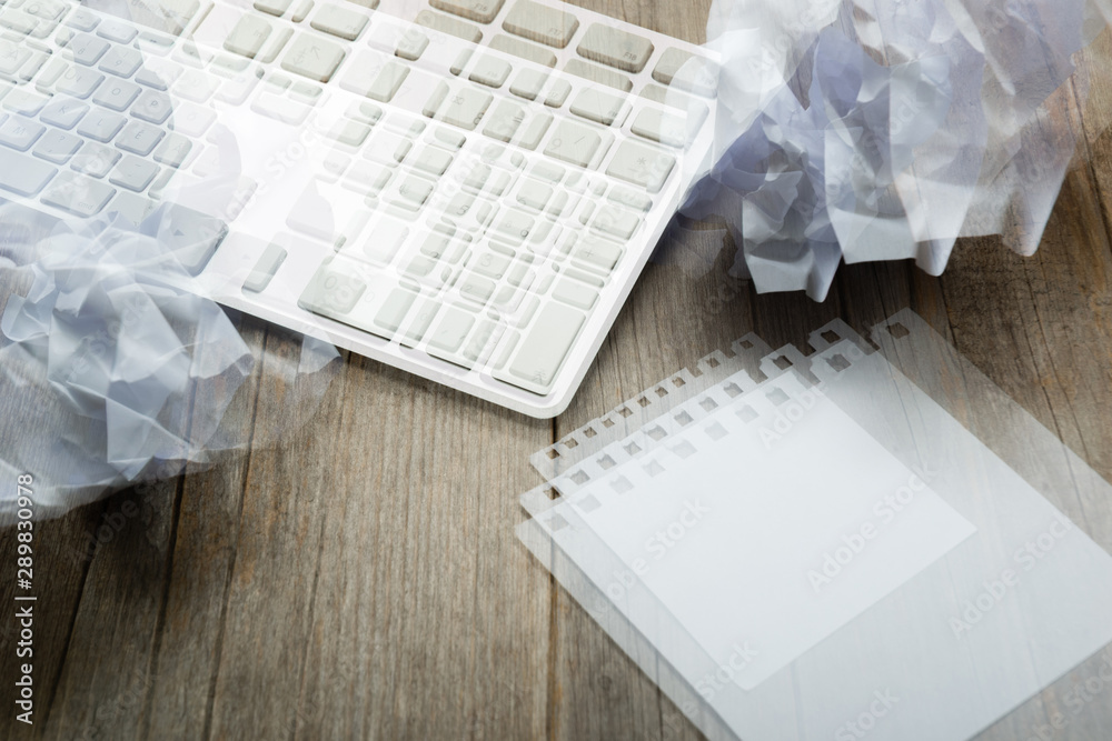 Foto de workplace problems, stress, pressure concept, crumpled paper ...