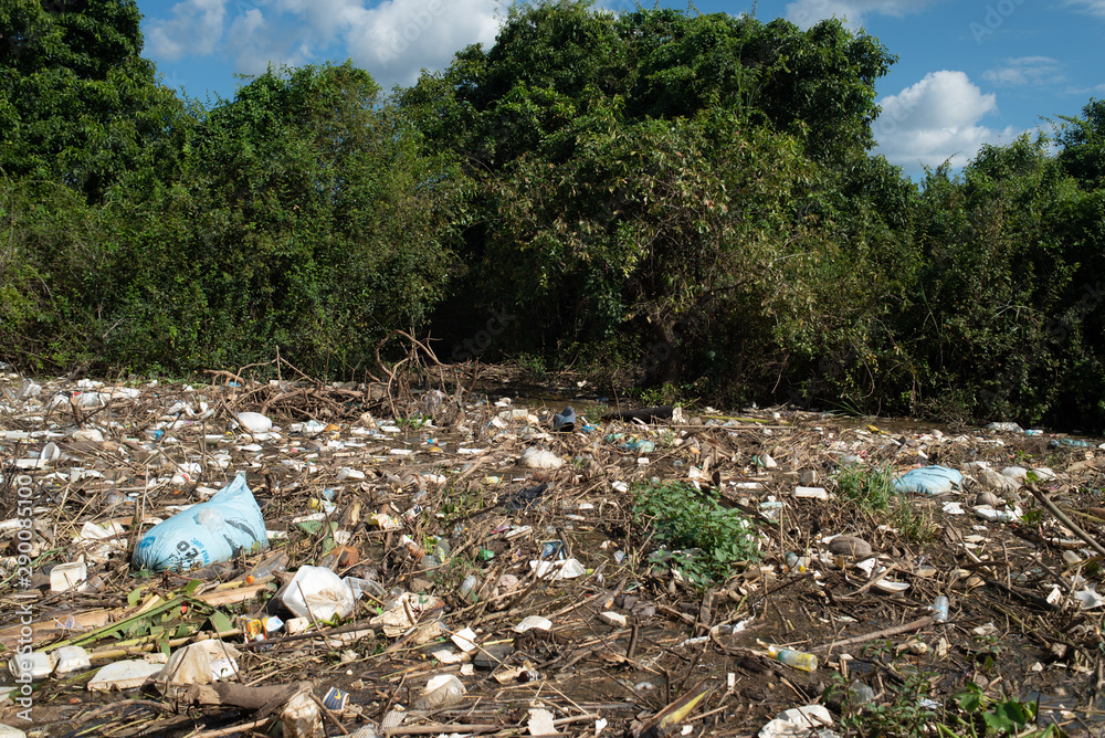 Plastic pollution, a plague around the world, Cambodia foto de Stock ...