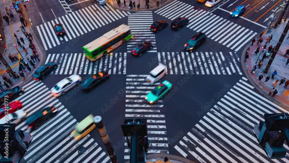 Vidéo Stock People passing the street crossing in Ginza district, Tokyo ...