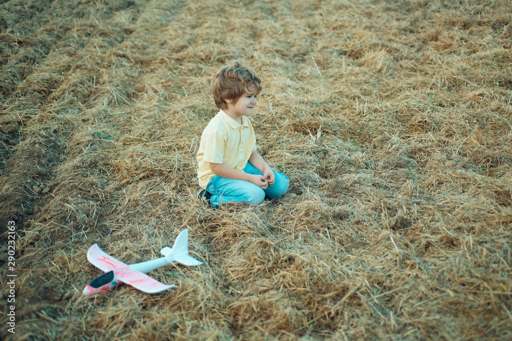Little boy cry. Crying child. Kid sad emotion. Kids problems ...