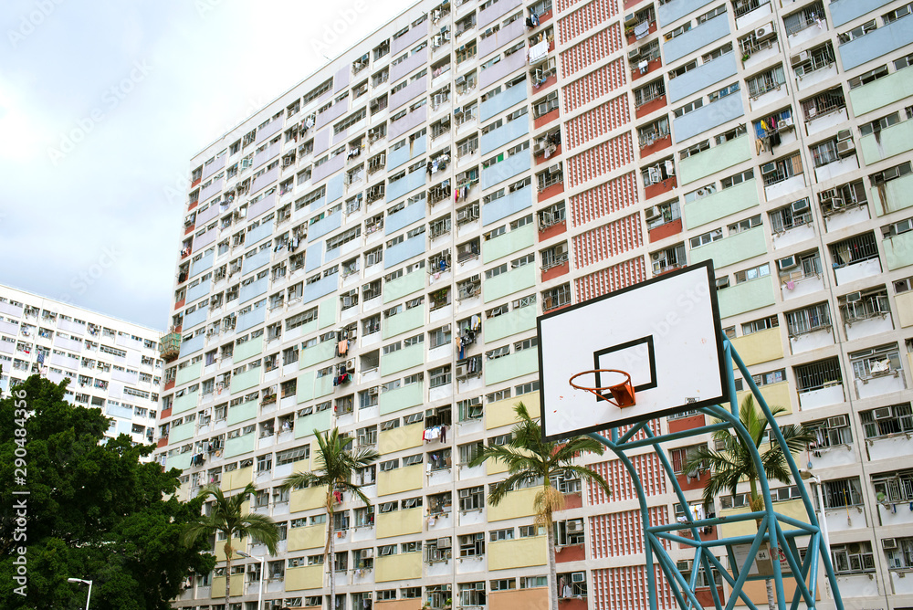 Rainbow Estate in Choi Hung, Hong Kong 香港の虹色の団地 彩虹邨 foto de Stock ...