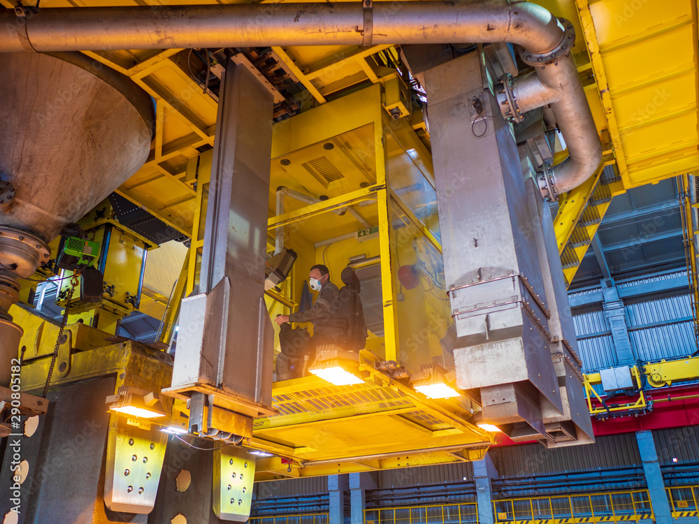 Aluminum plant. Automatic line for the production of anode paste and ...