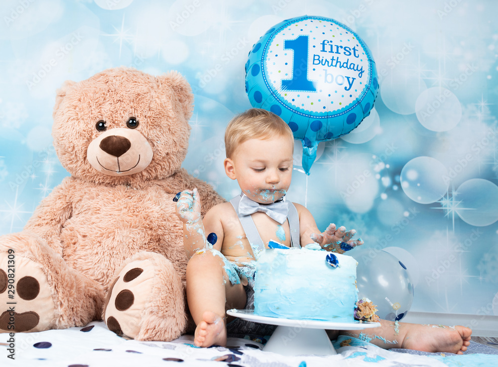 First Birthday: Young toddler posing for messy cake smash photoshoot ...