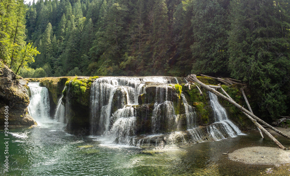 Foto de Stunning aerial photos of Lower Lewis River Falls on the ...