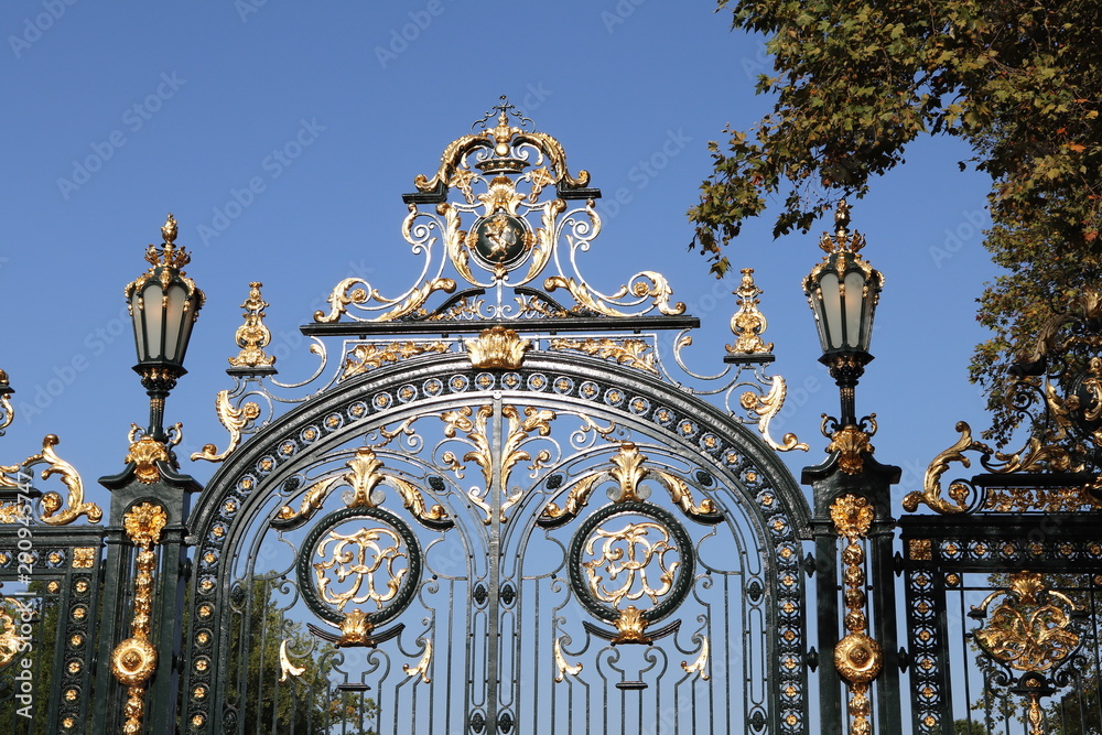 Porte des enfants du Rhône - Portail d'entrée du parc de la Tête d'Or à ...