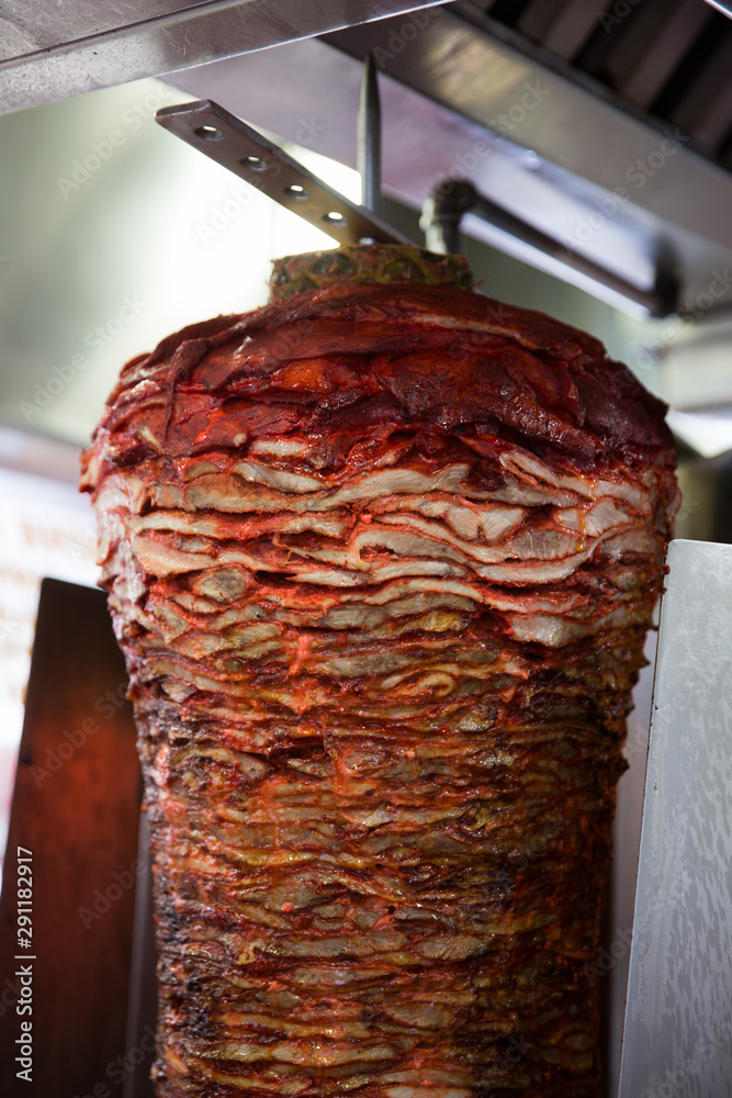 Foto de Trompo al pastor, pork meat in a vertical rotisserie. do Stock ...