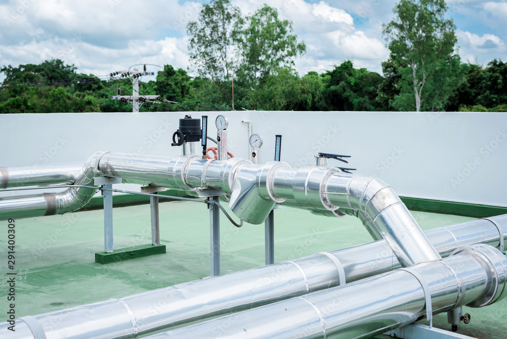 Pressure gauge on condenser water pump, measuring instrument in Air ...