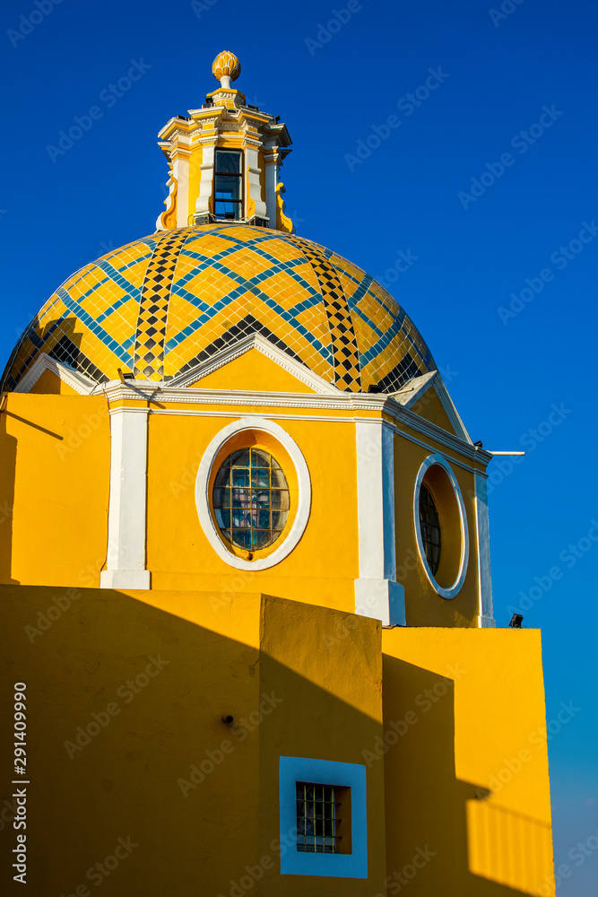 Catedral de Cholula, Puebla, México, construida sobre la Gran Pirámide ... Catedral de Cholula, Puebla, México, construida sobre la Gran Pirámide ...