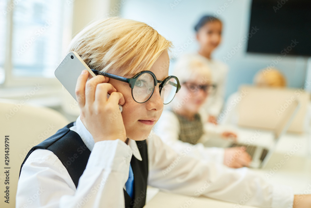 Junge als Manager telefoniert mit dem Smartphone Stock Photo | Adobe Stock