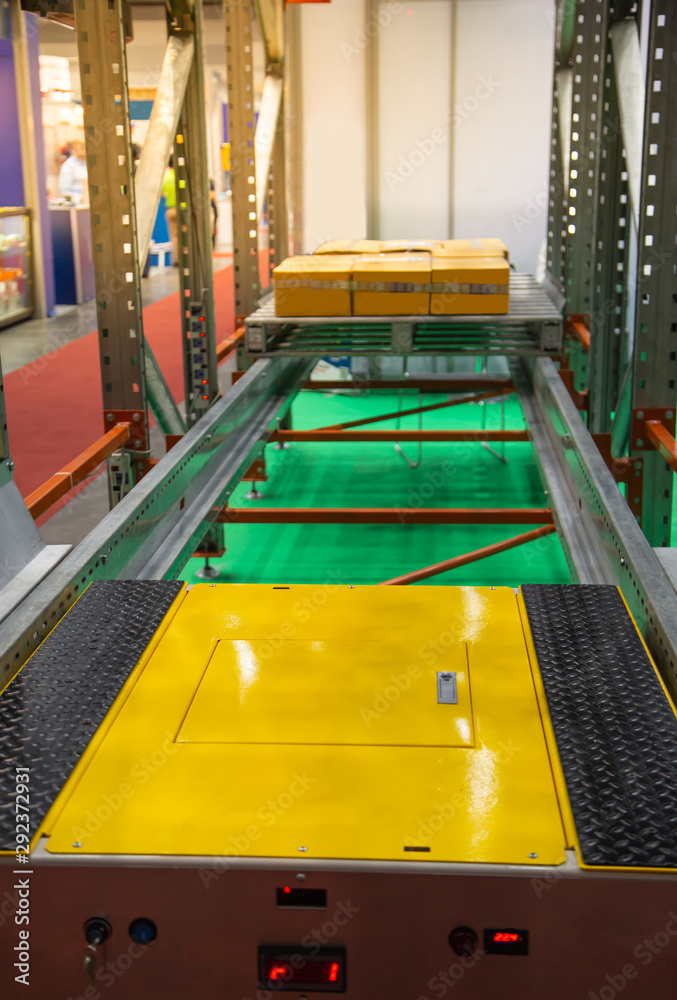 Automated pallet shuttle racking system in modern industry logistic ...