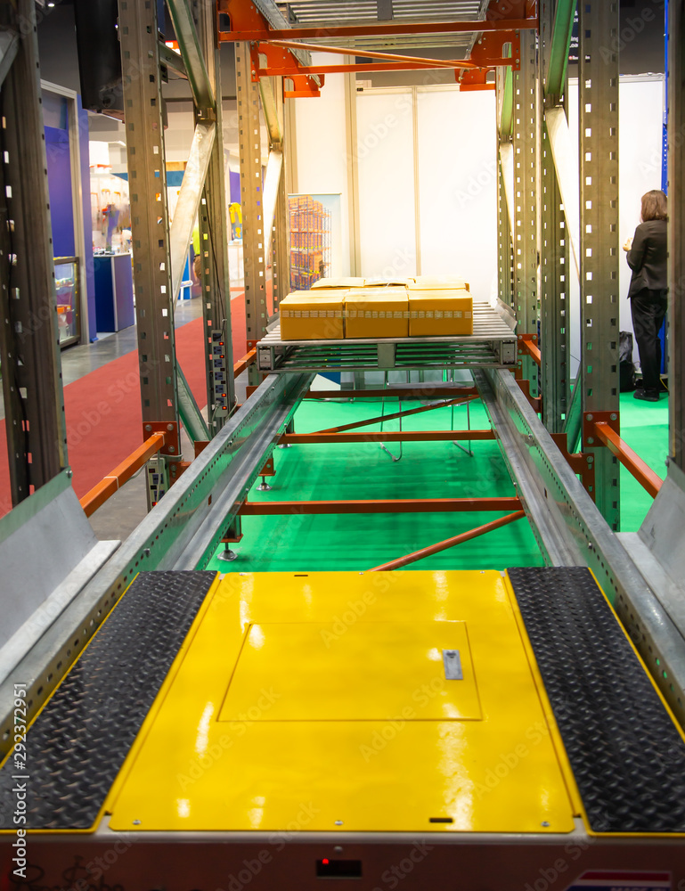 Automated pallet shuttle racking system in modern industry logistic ...